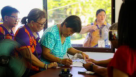 Government employees to receive mid-year bonuses by May 15