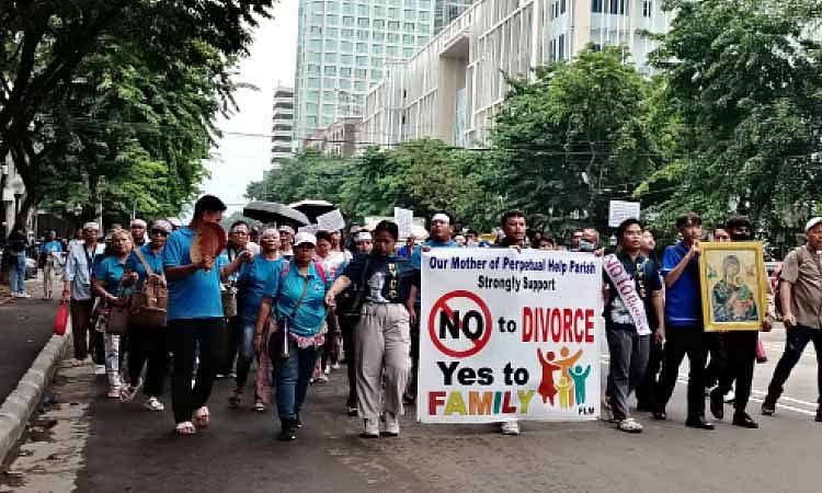 Catholic faithful in Cebu rally against Divorce Bill
