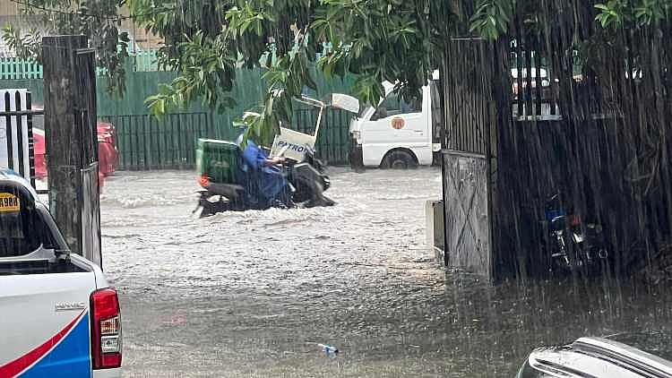 Iloilo City faces widespread flooding amid heavy rains