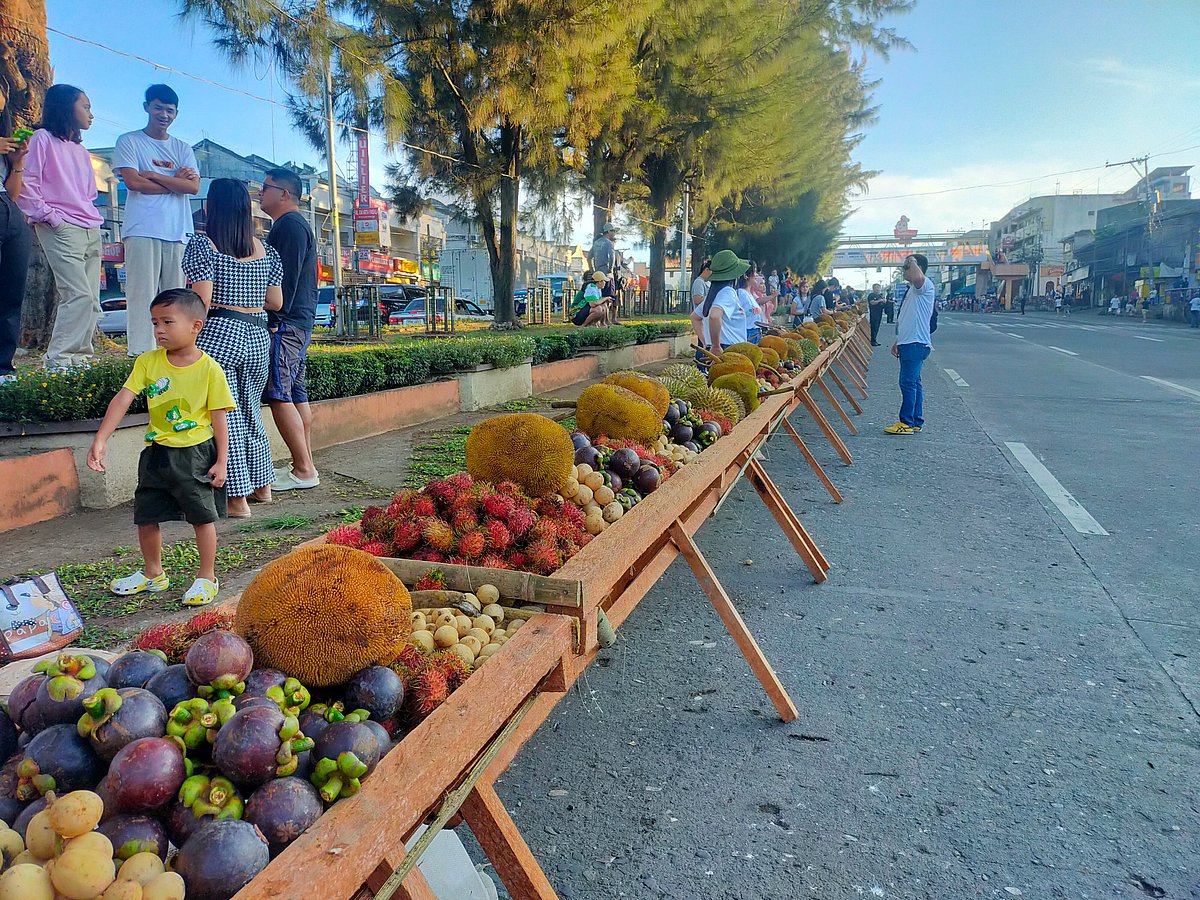 1.5km ‘Fruit Eat-All-You-Can sa Dalan’ at Timpupo Festival 2024