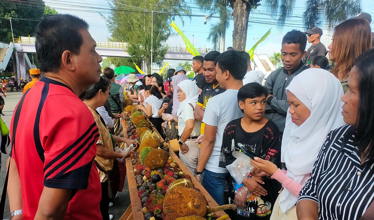 1.5km ‘Fruit Eat-All-You-Can sa Dalan’ at Timpupo Festival 2024