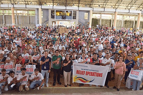 OVP Delivers 3,812 Relief Packs to Negros, Panay
