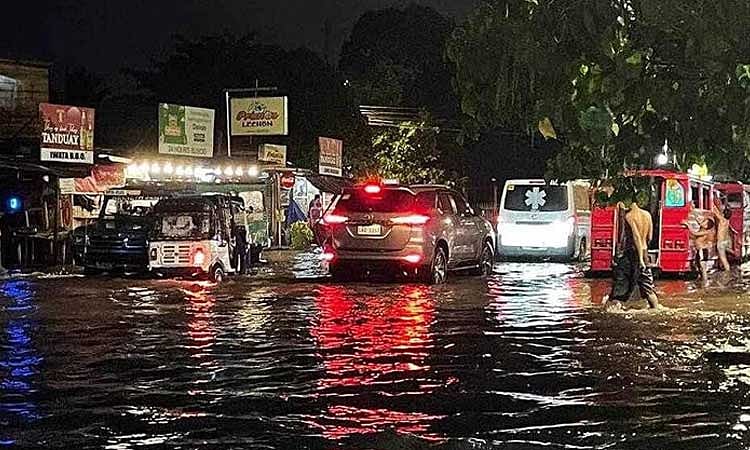 Severe rains in Davao City cause widespread flooding