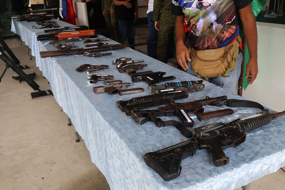 Officials of 5 Maguindanao Sur towns hand over 38 unlicensed guns