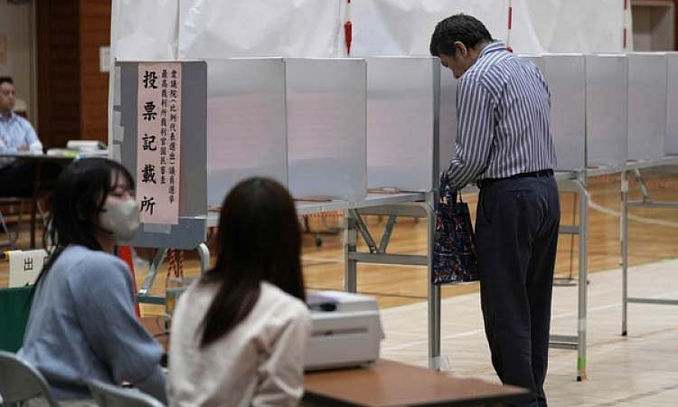 Japan ruling coalition loses majority in lower house