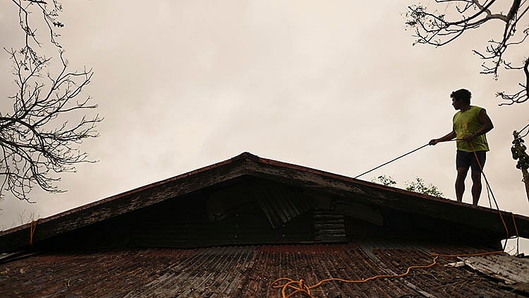 ‘Ofel’ makes landfall in Baggao, weakens into typhoon