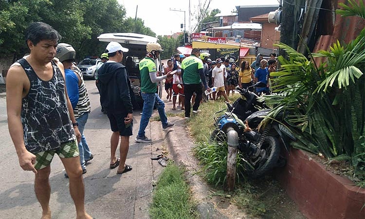 Motor nabangga: dryaber patay, angkas angol