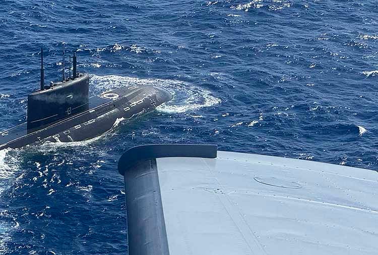 Marcos alarmed by Russian attack submarine spotted in WPS