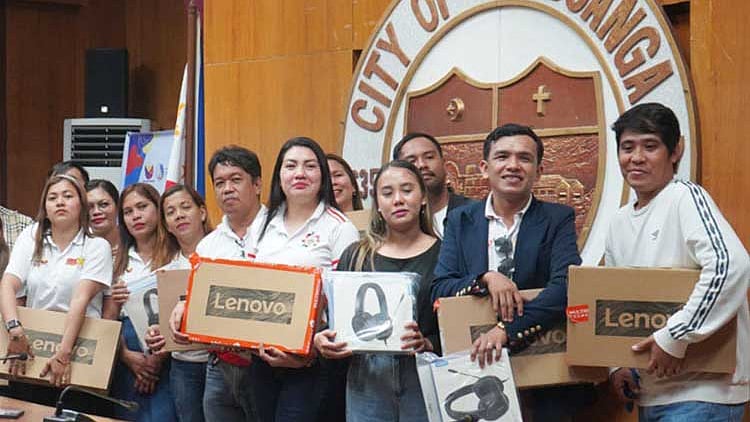 DICT's Project Click benefits 10 local schools