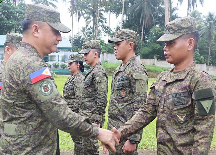 97IB welcomes 4 new officers, 2 enlisted men