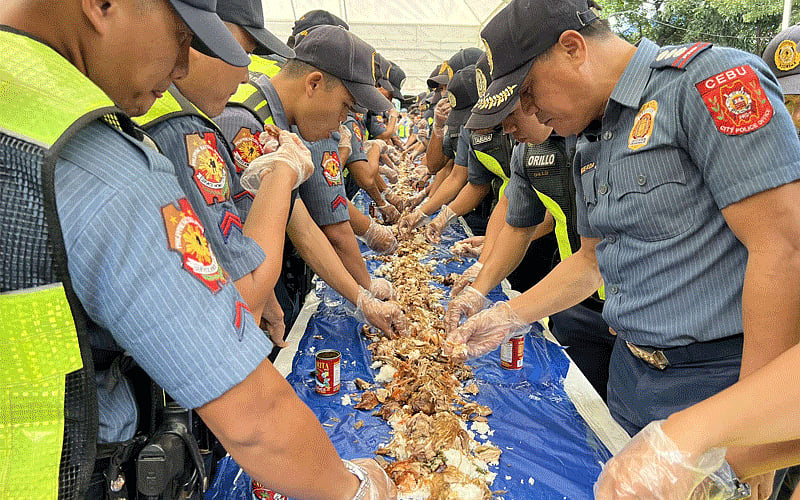 Over 100 police celebrate Sinulog success with boodle fight