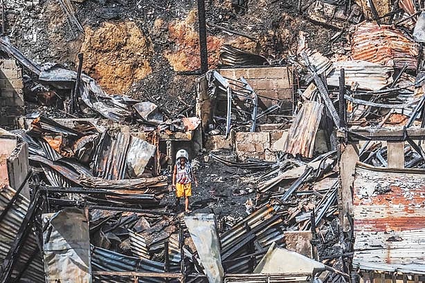 Candle causes fire in Lahug, leaves 200 homeless