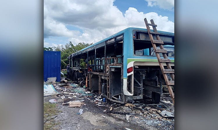 Bus nga napundo sa garahe, misilaob
