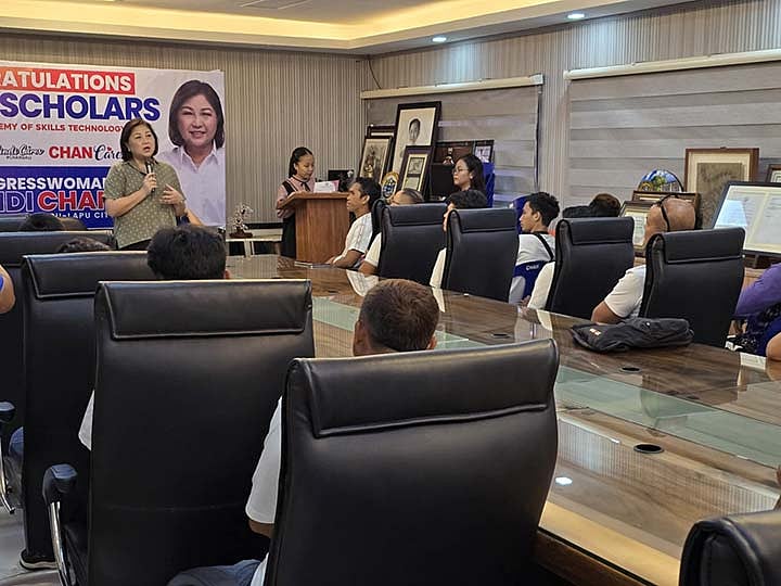 25 ka bag-ong electrician migradwar sa TESDA