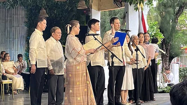 Newly elected Antique officials sworn into office