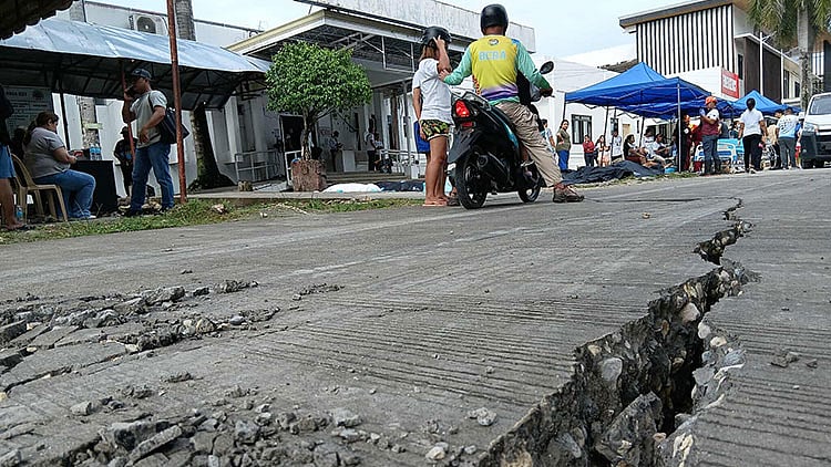 Magnitude 6.9 quake and its aftershocks