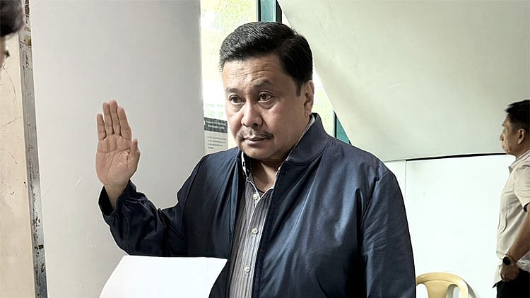 Estrada files perjury complaint vs dismissed DPWH official