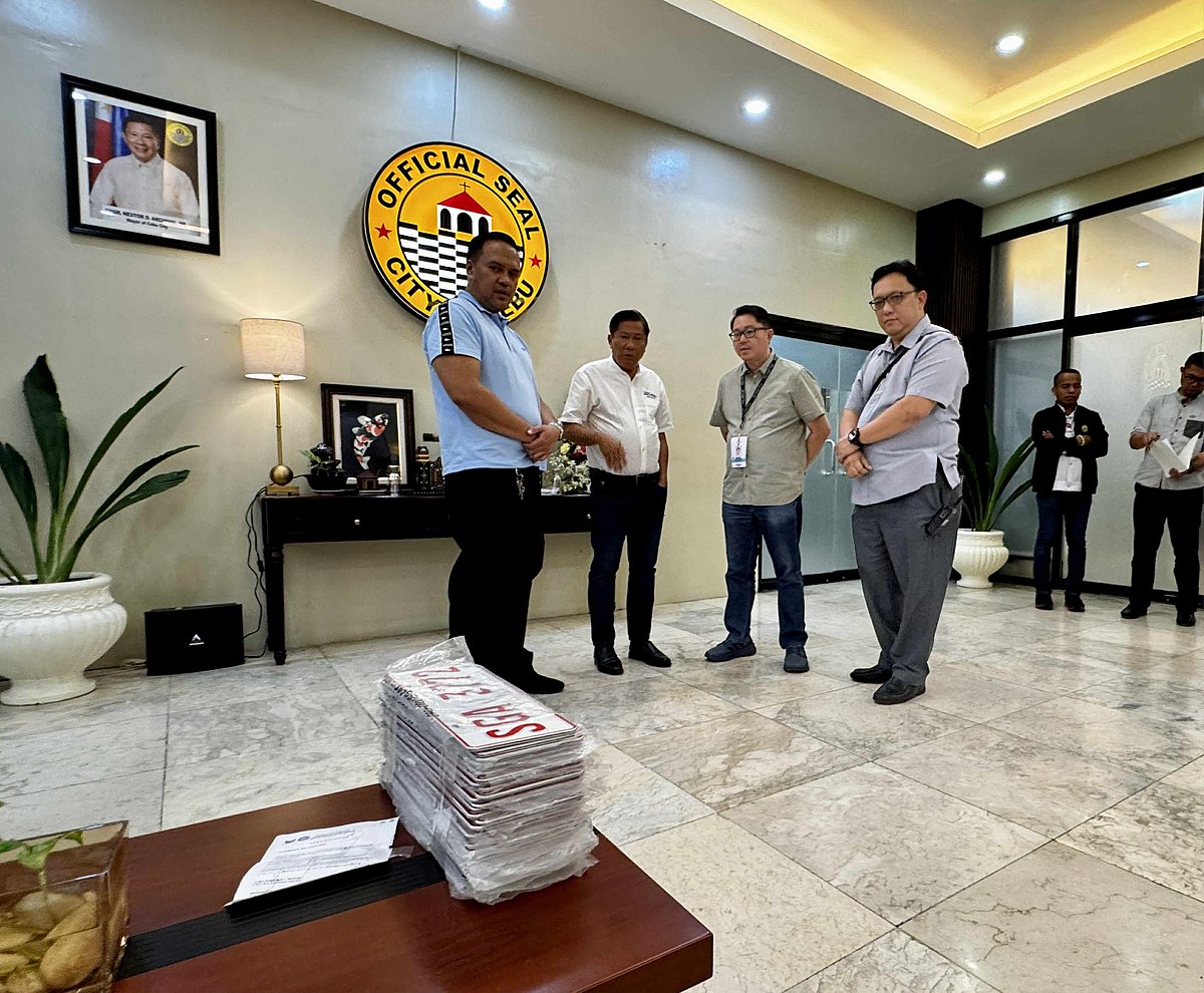 LTO 7 turns over government vehicle plates to Cebu City