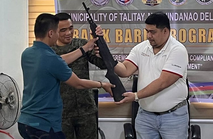 Maguindanao del Sur town folk surrender 12 high-powered guns