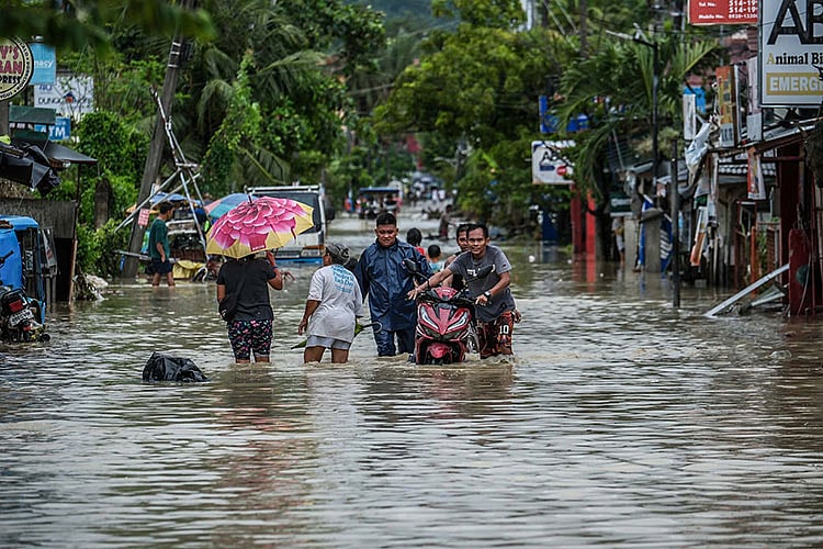 200 mm of rainfall triggers flooding in southern Cebu