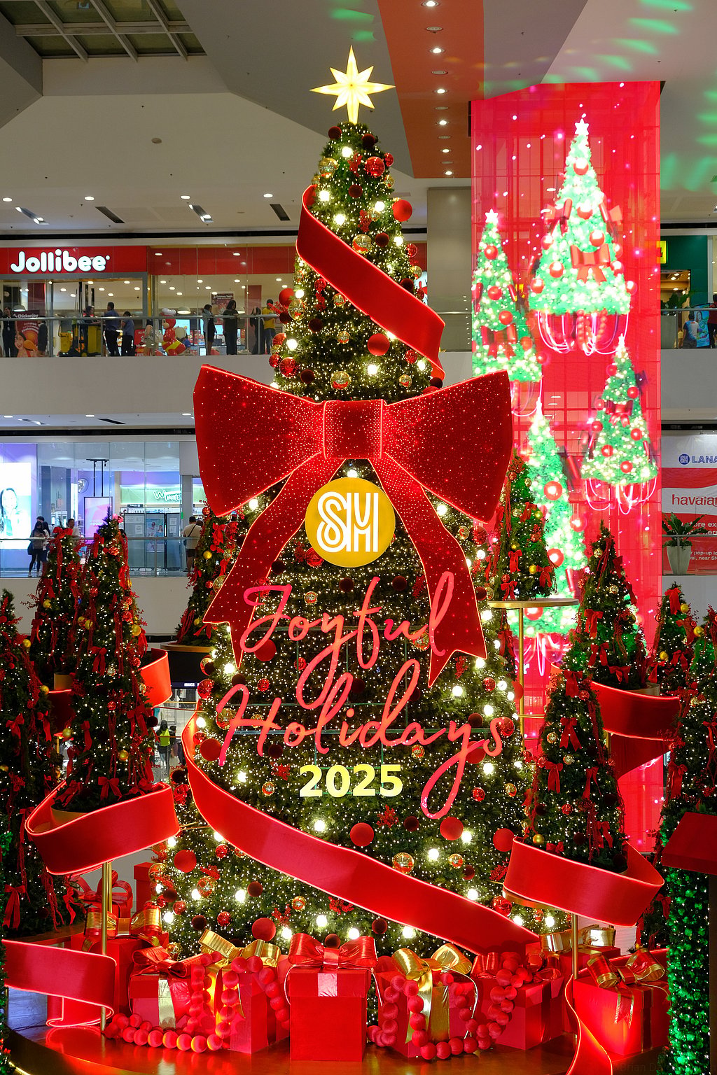 SM Lanang unwraps a Joyful Christma