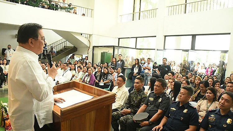 Sagay mayor calls on officials, employees to remain united