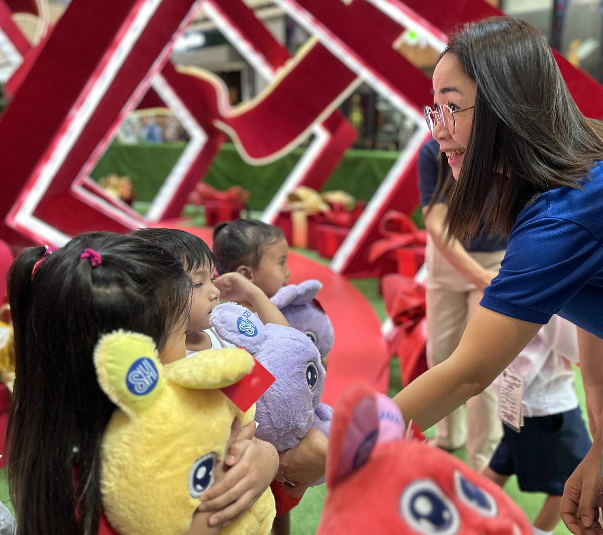 SM Davao malls gift plushies to over 1,400 beneficiaries