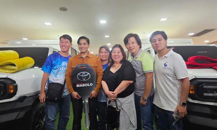 Toyota Tamaraw ambassador Coco Martin honors Sinulog in Cebu
