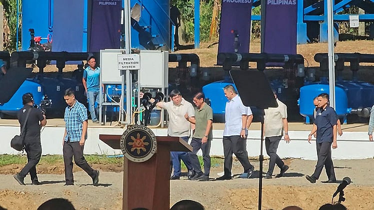 Marcos inspects Sum-ag water treatment plant in Negros