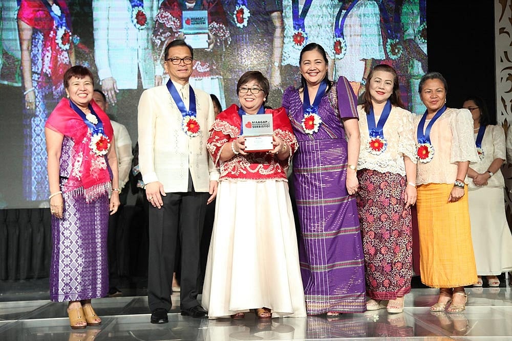 DSWD 7 Social Marketing Unit wins 2017 Best Support Office