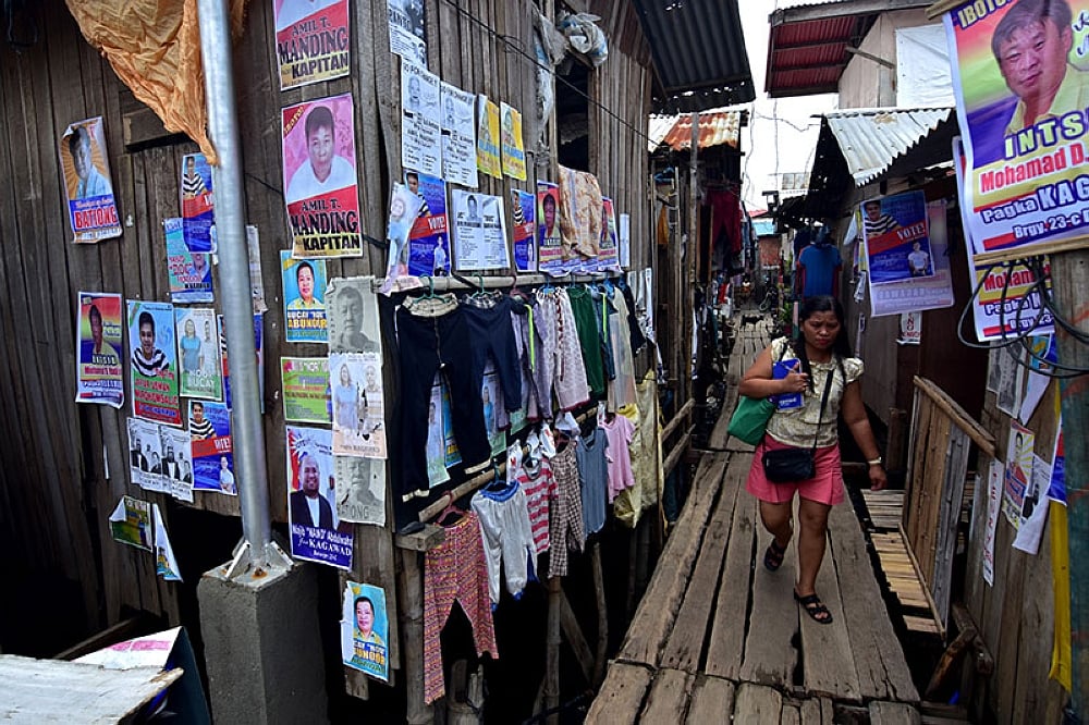 Posters sa mga kandidato