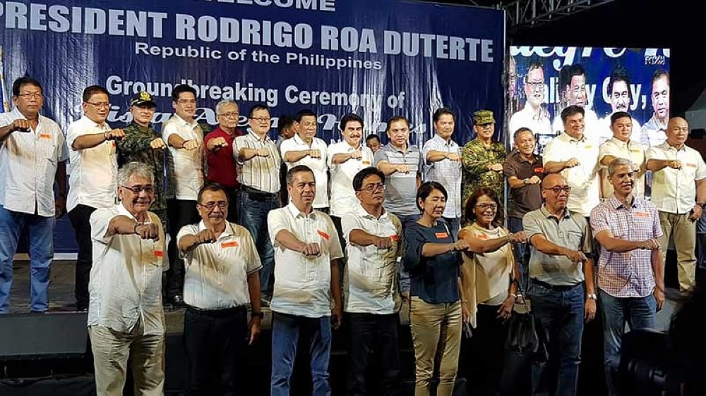 Duterte leads groundbreaking of housing project in Negros Occidental