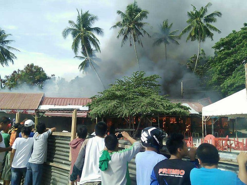 Kay way bombero, pulis mi-drive sa firetruck