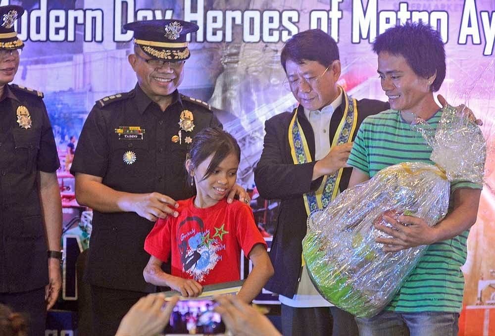 BFP 7 recognizes girl who saved 5 siblings from a fiery death