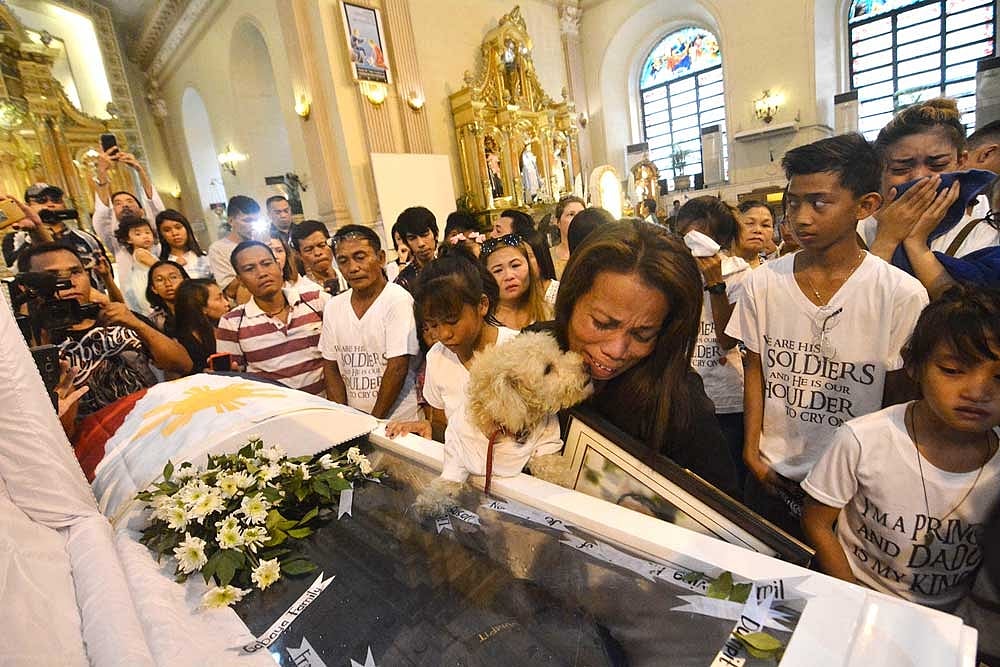 Simple rites for Dumpit's funeral