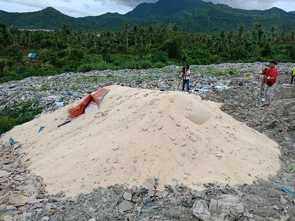 Nearly 1,000 sacks of spoiled confiscated rice dumped in Tacloban