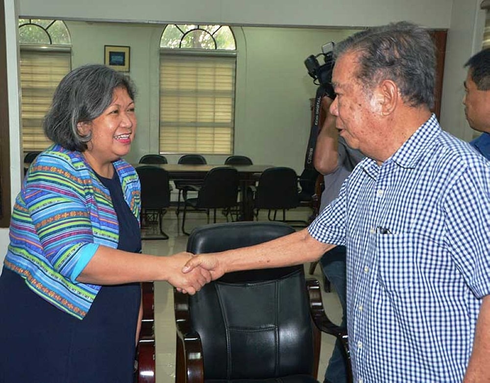 DFA-Bacolod releases 100 passports per day