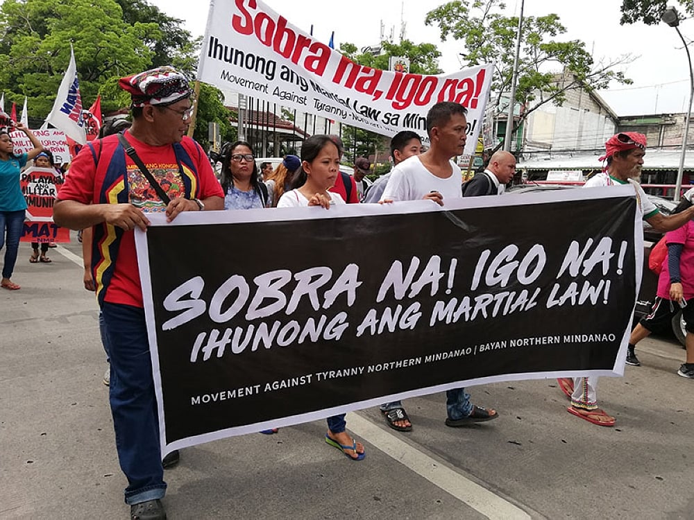 Activists burn giant effigy of Duterte