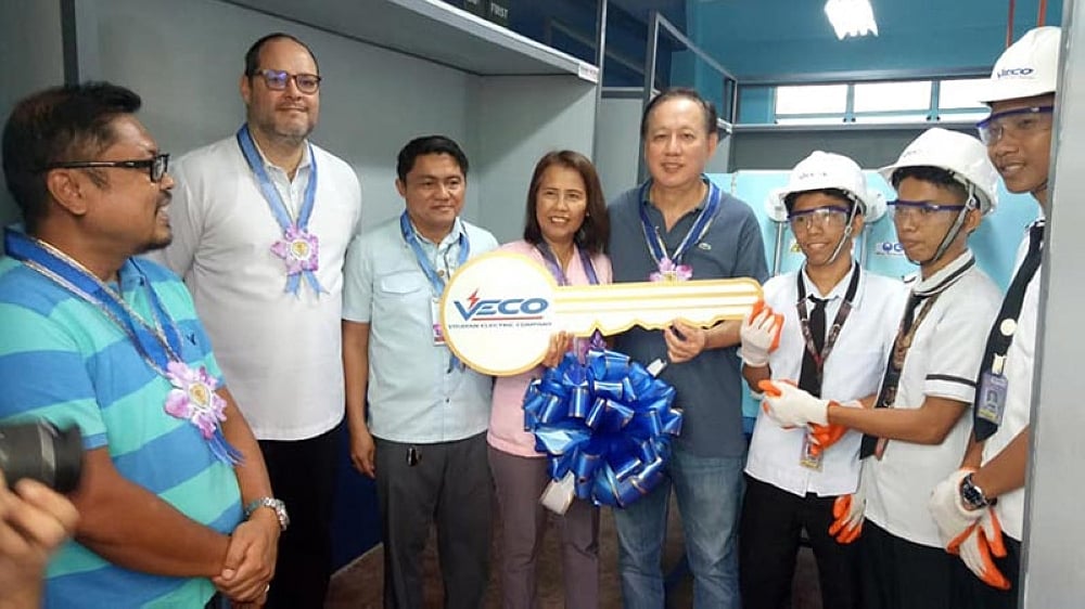 Tisa HS receives e.lab from Veco