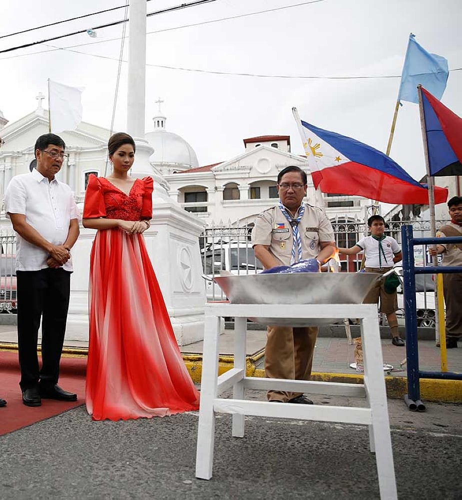 How to properly dispose of worn-out flags