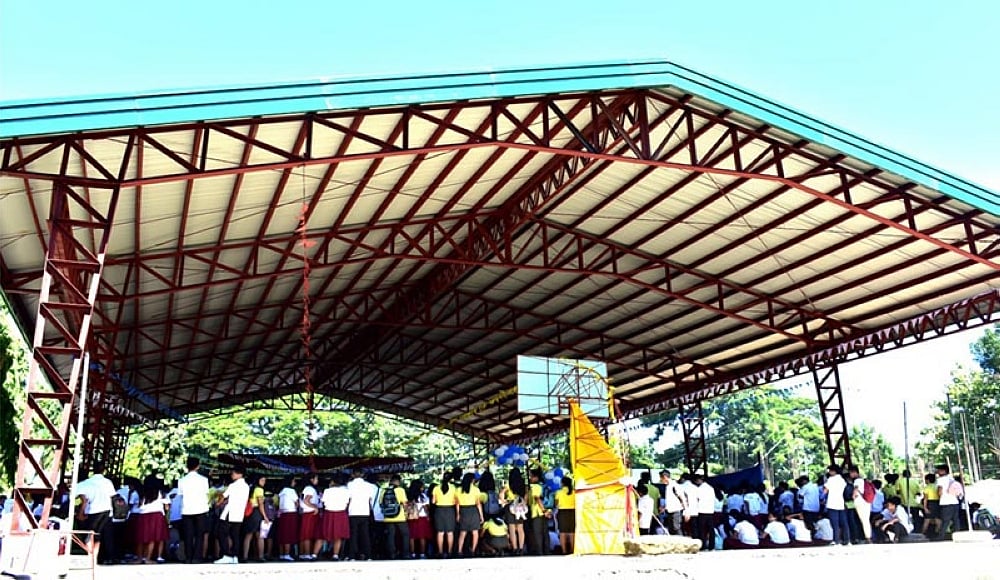 DPWH turns over covered court to Cauayan school