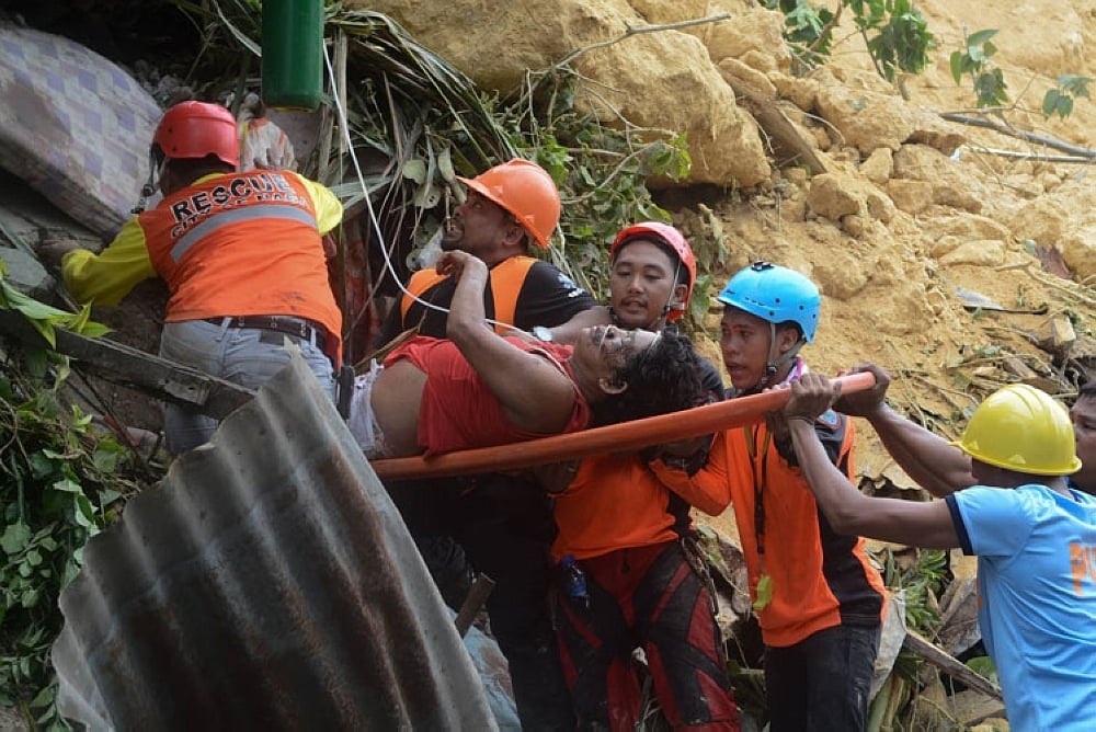 21 dead, dozens buried in Naga, Cebu landslide