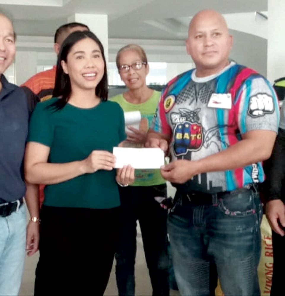 Former PNP chief donates P100K to landslide victims