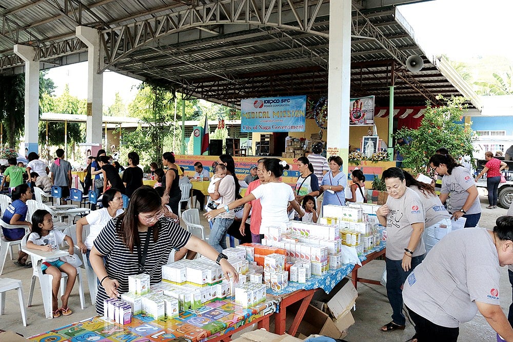 Naga company holds medical mission for landslide survivors