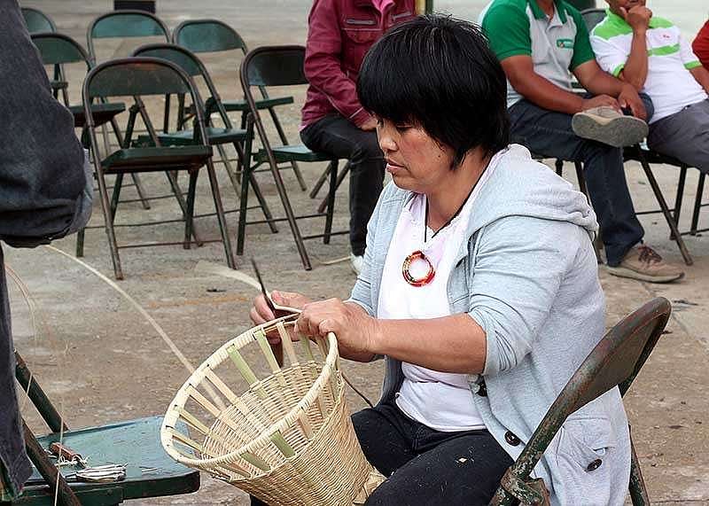 Learning how to make 'Kayabang'