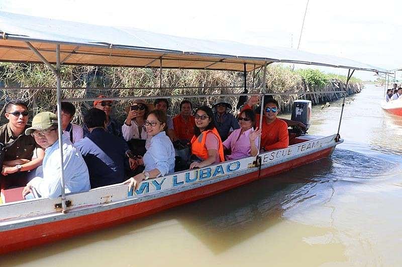 Cruising the Samsuan River