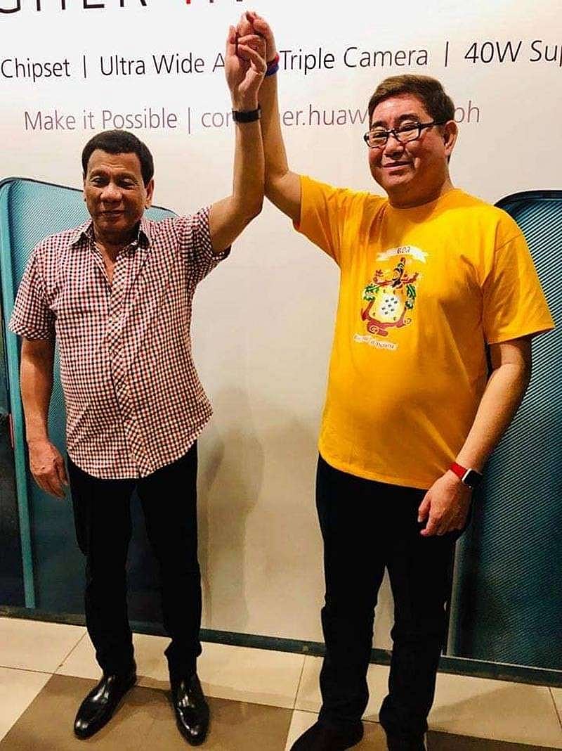 Duterte raises La Viña's hand