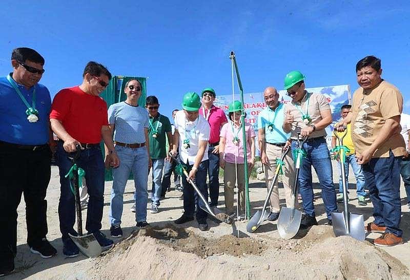 Apalit town breaks ground for new public market