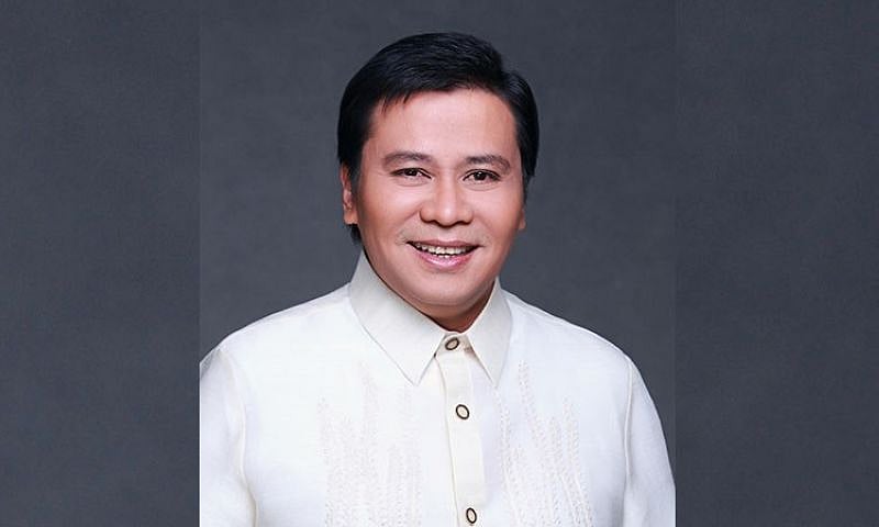 Jinggoy Estrada pushes womb-to-tomb benefits for the poor