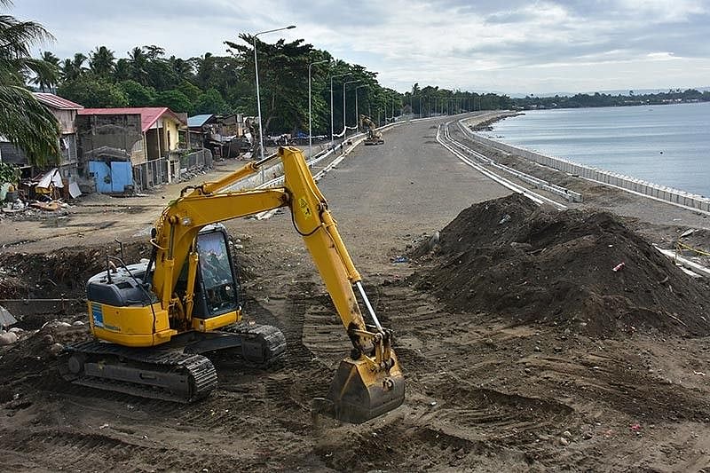 DPWH projects on hold